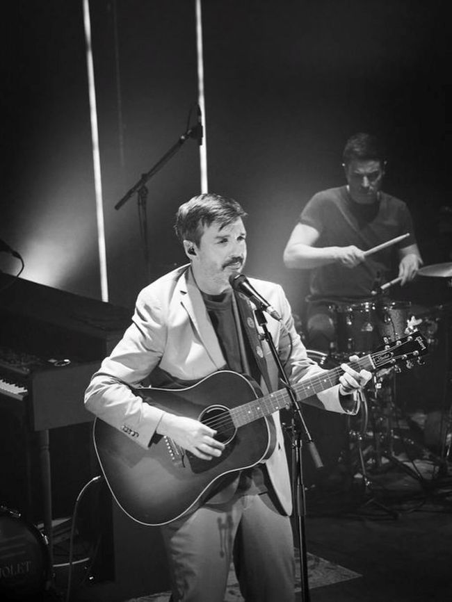 Damien Robitaille séduit le Club Soda avec son spectacle «Ultraviolet»